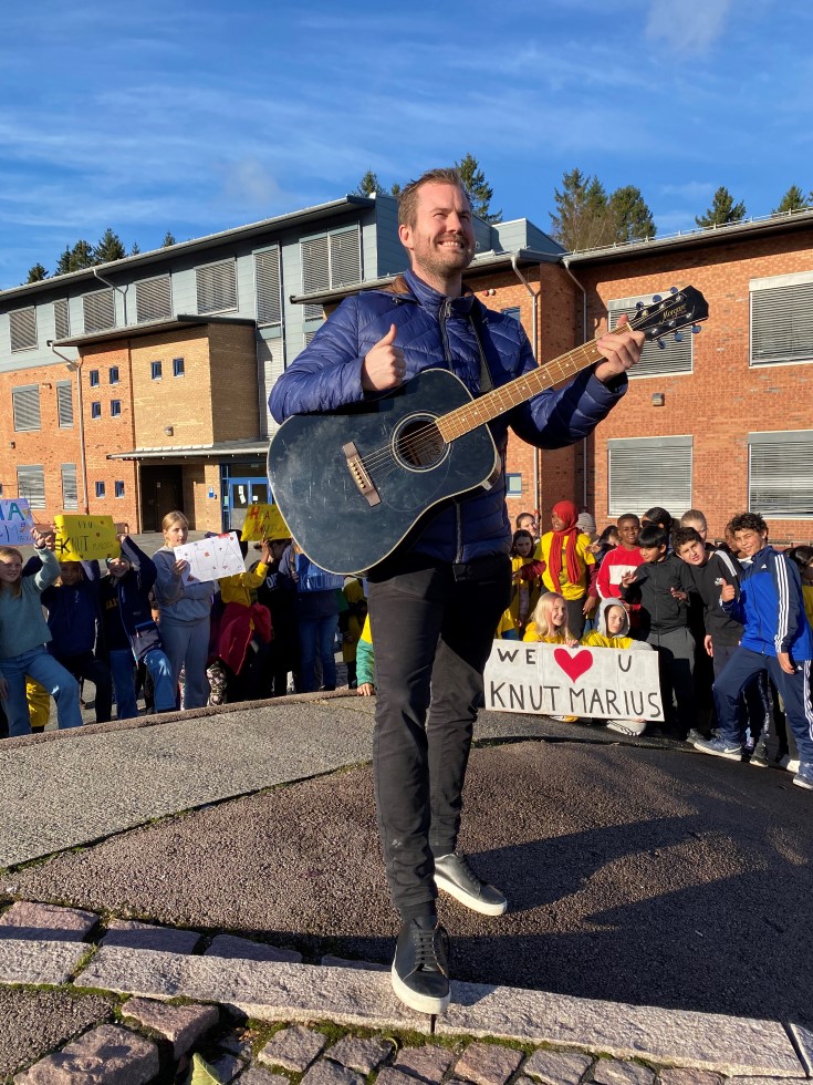 Ammerud skole heier på Knut Marius!